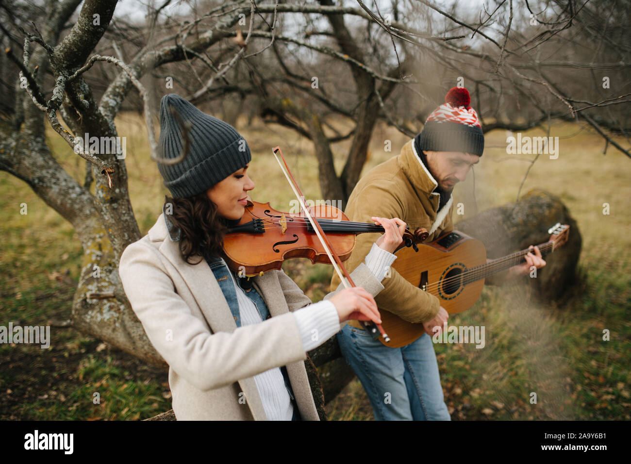 Male female duet hi-res stock photography and images - Alamy