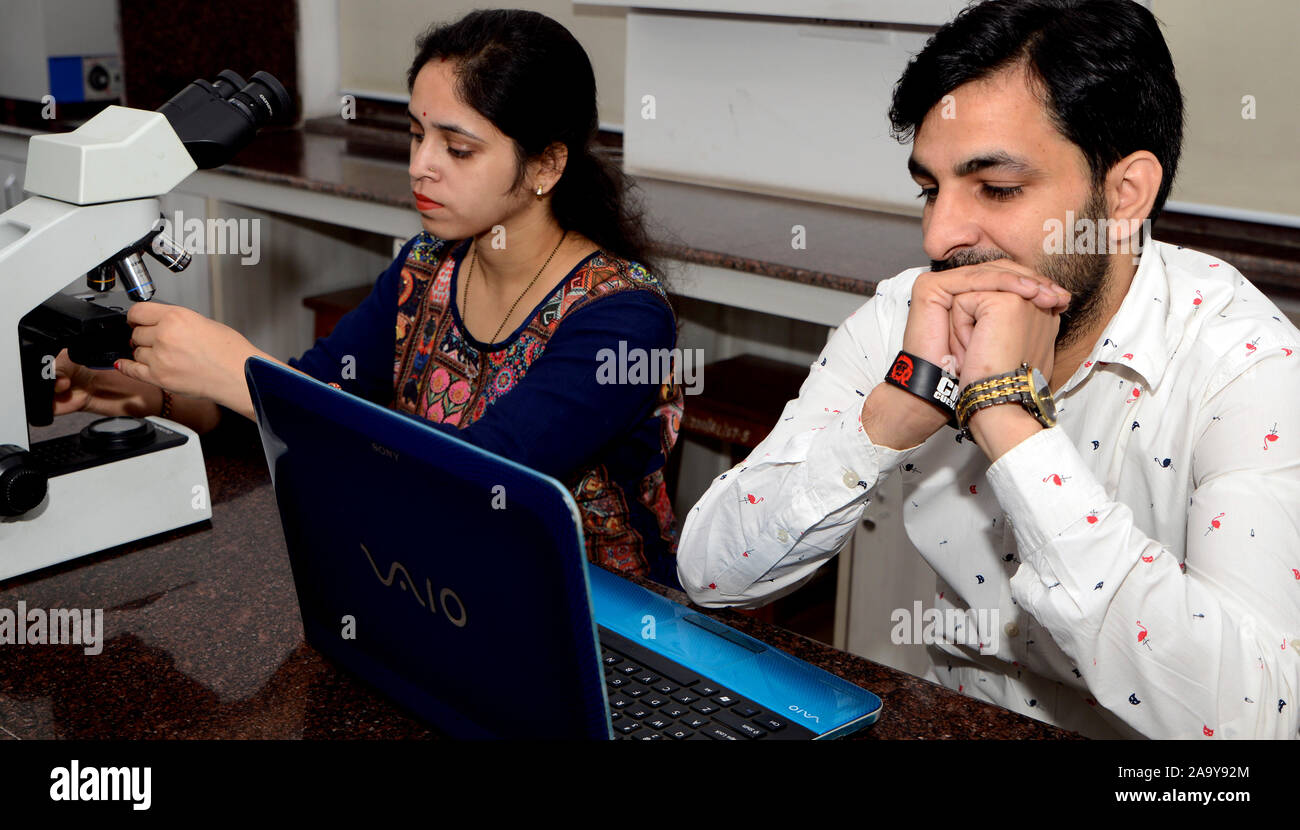 Indian students computer lab hi-res stock photography and images - Alamy