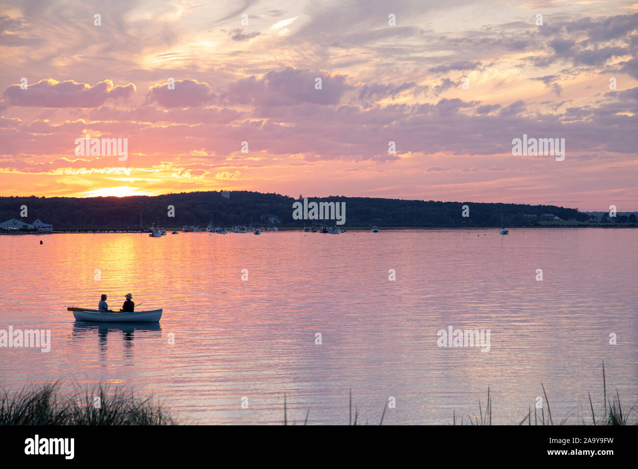 Rowboat silhouette hi-res stock photography and images - Alamy