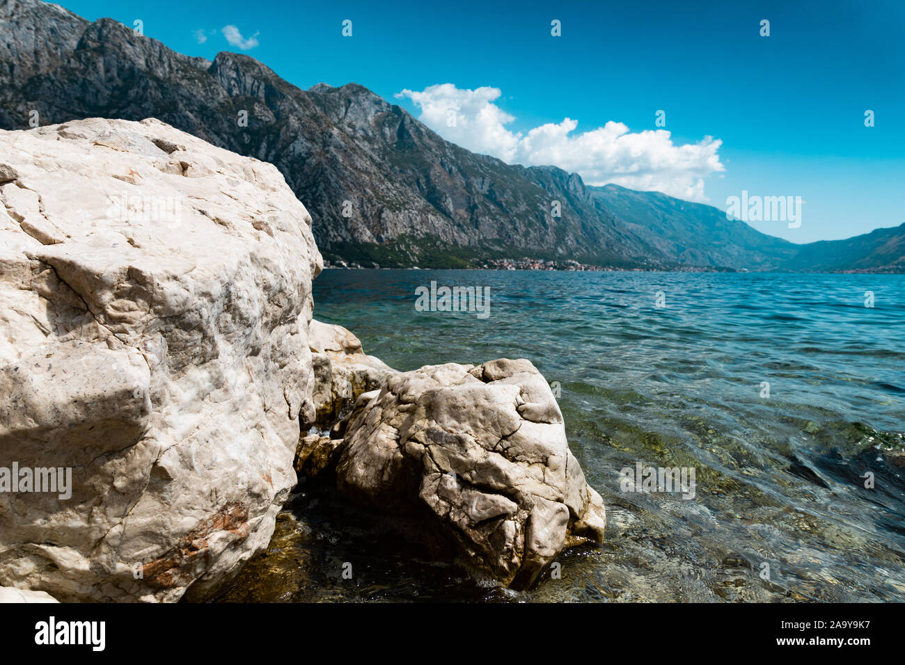 Calm water rocks mountains hi-res stock photography and images - Alamy