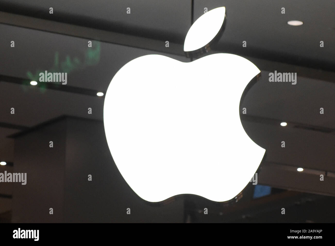 Logo apple brand hi-res stock photography and images - Alamy