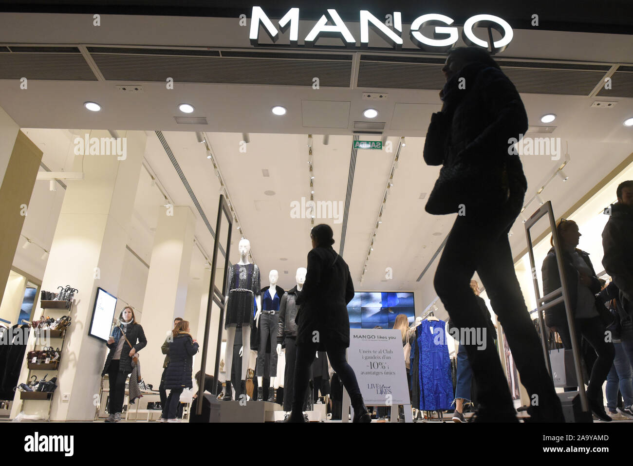 Mango walk hi-res stock photography and images - Alamy