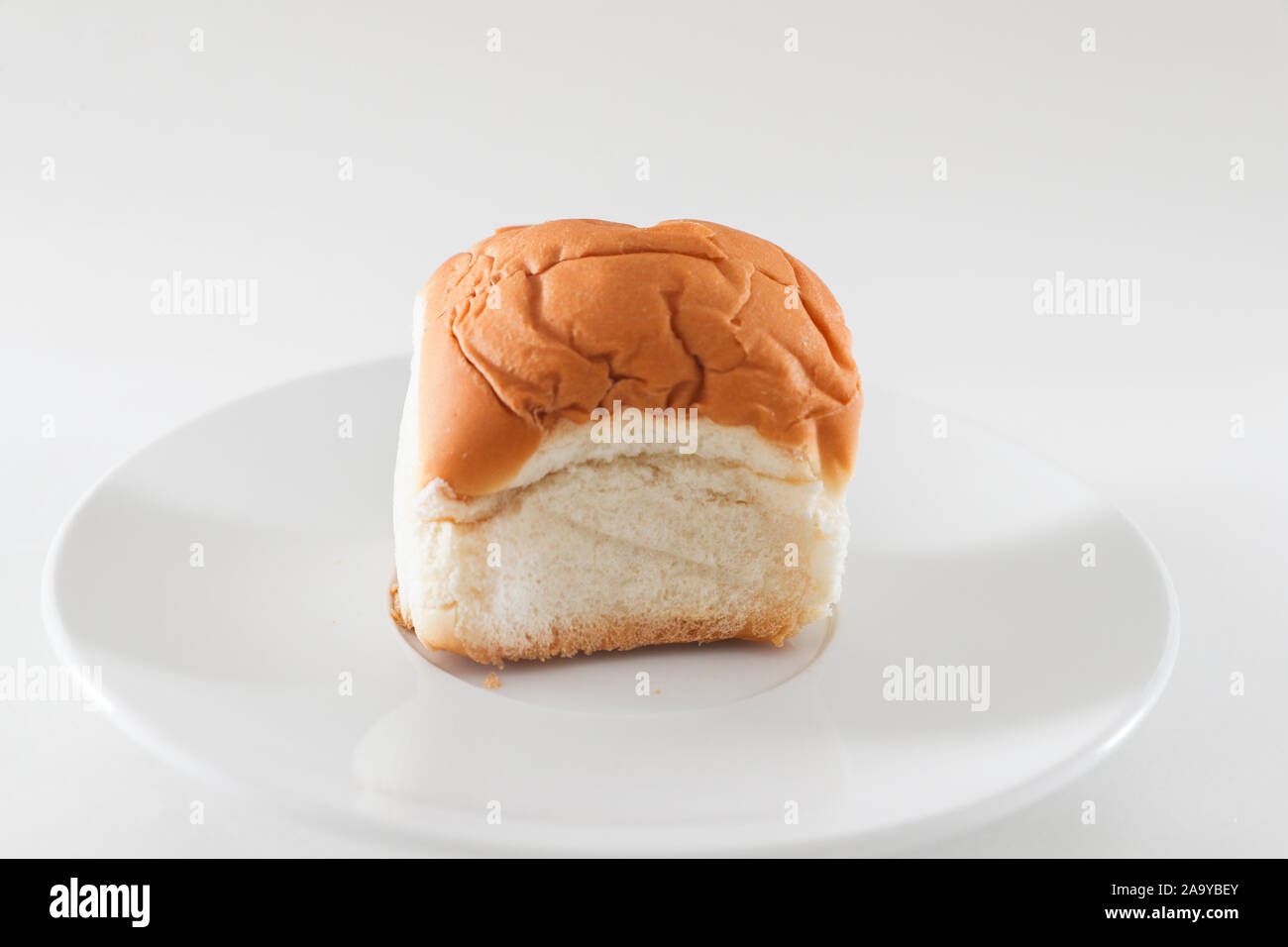 Dinner roll hi-res stock photography and images - Alamy