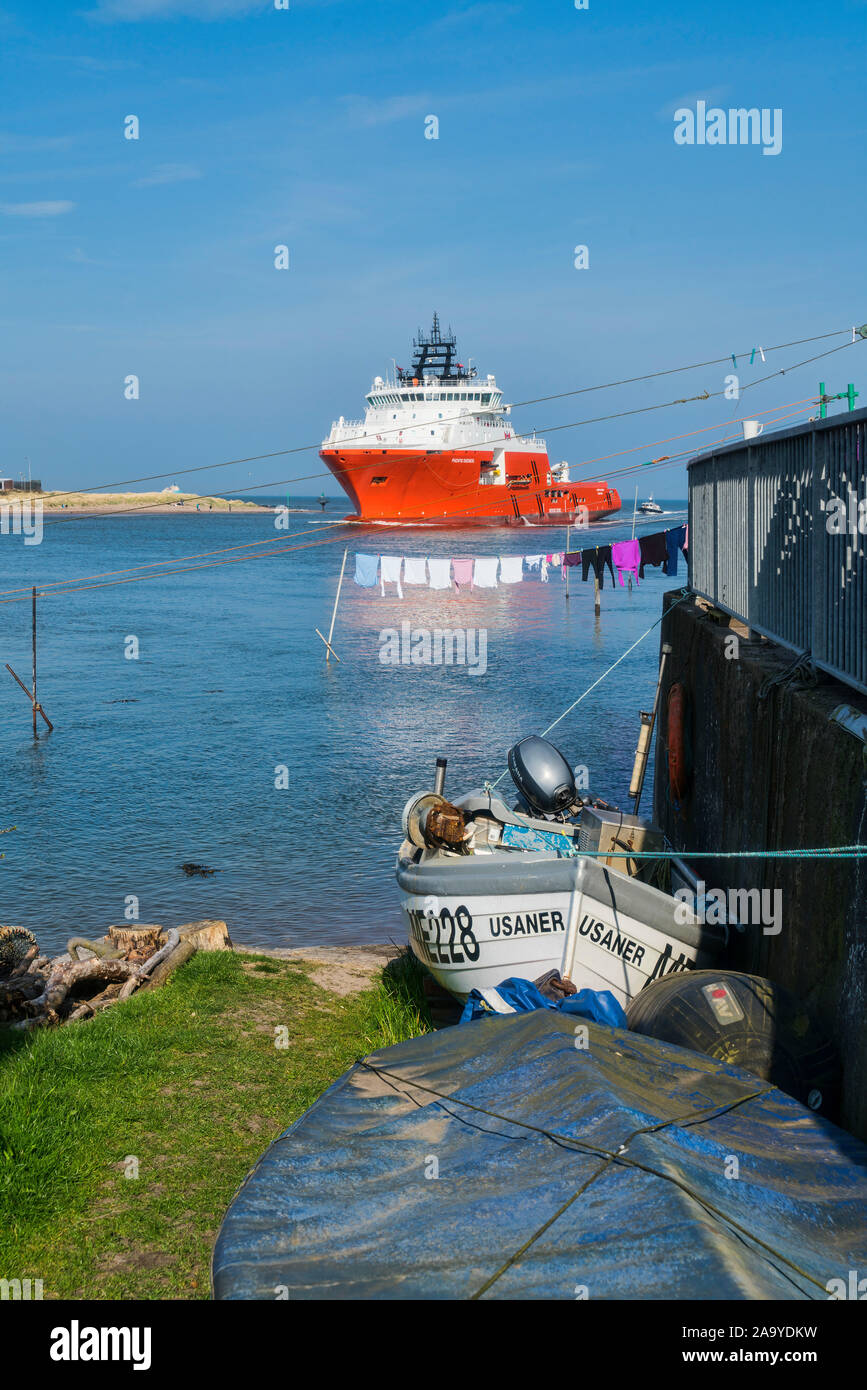 Montrose estuary, looking from Ferryden over River South Esk to harbour ...