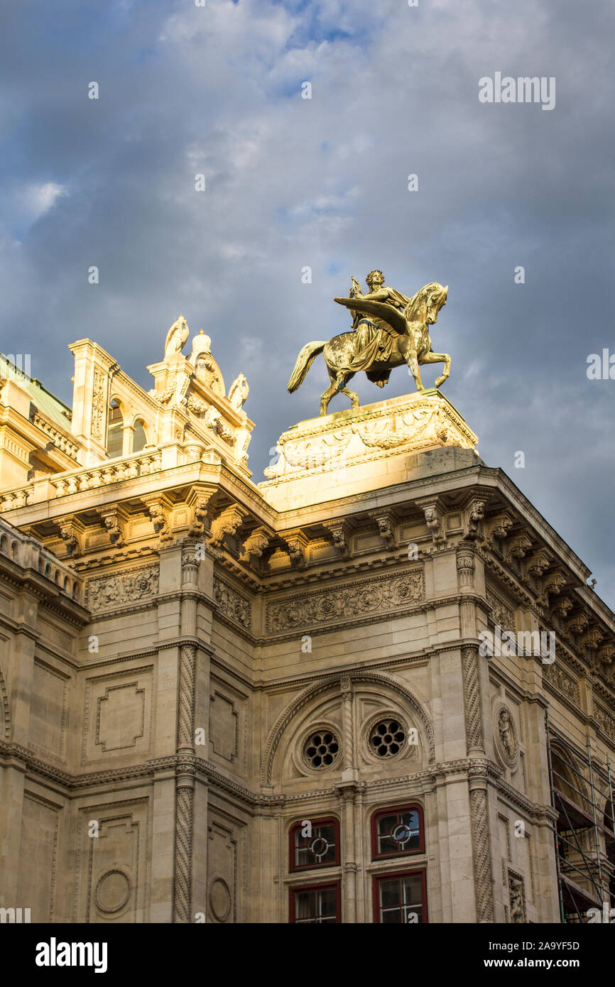 Vienna opera house exterior hi-res stock photography and images - Alamy