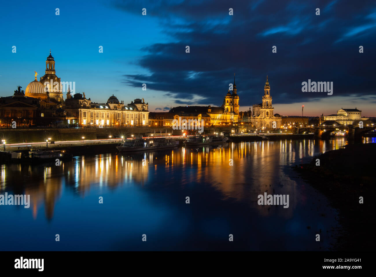 Dresden, Germany. 18th Nov, 2019. The lights of the historic old town ...