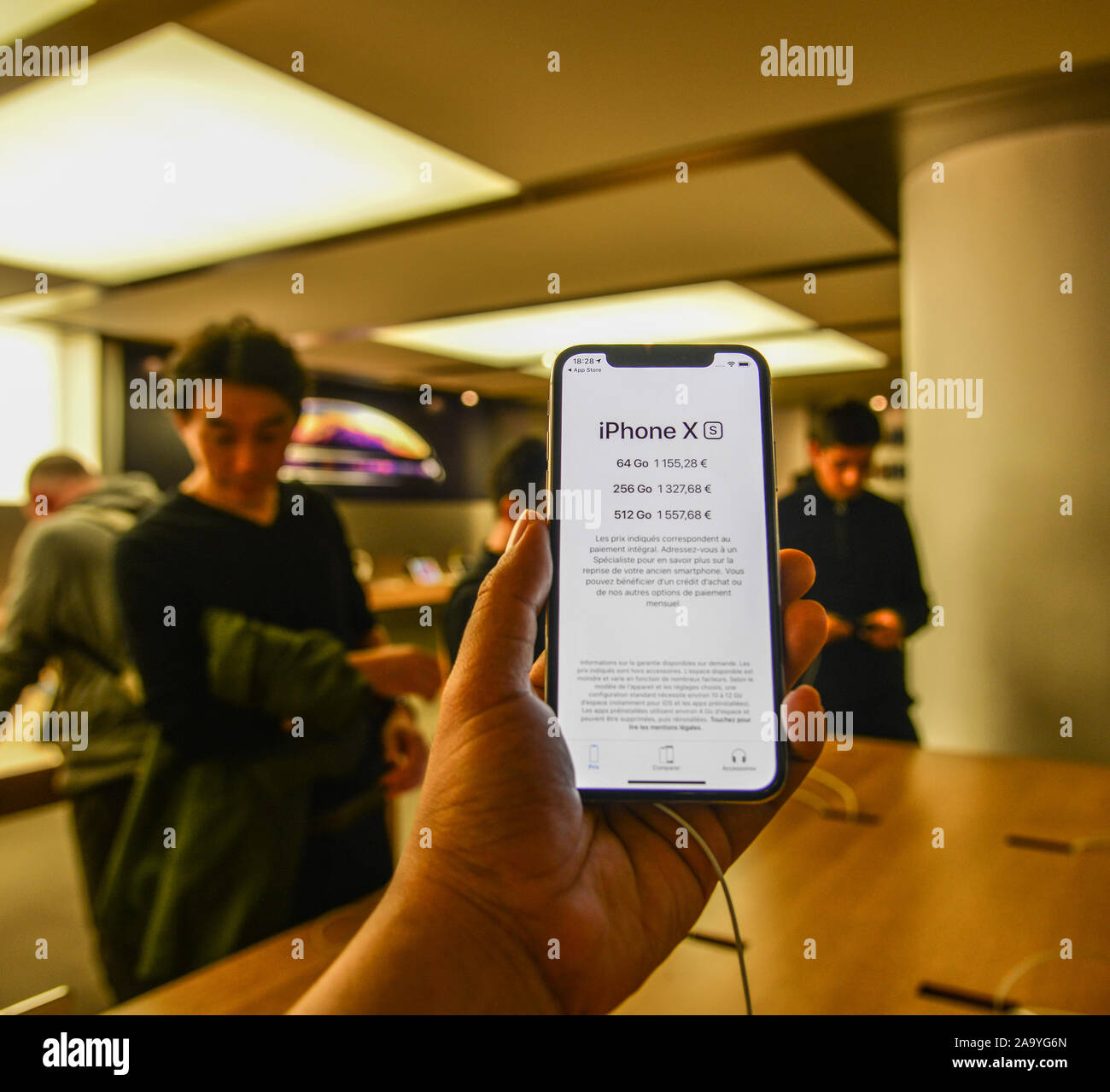 Apple store in louvre museum paris hi-res stock photography and images ...