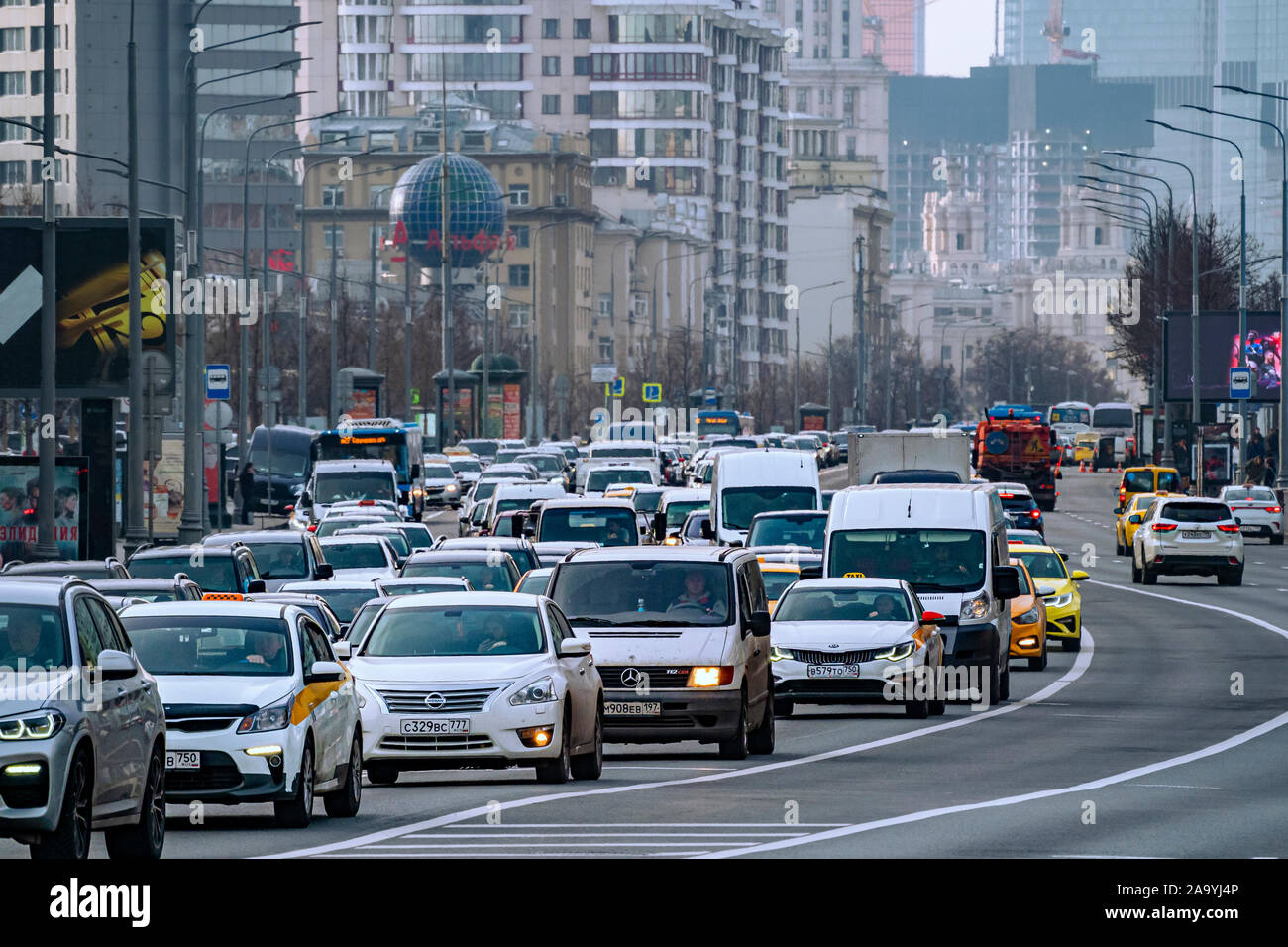 Traffic in Moscow, Russia Stock Photo - Alamy
