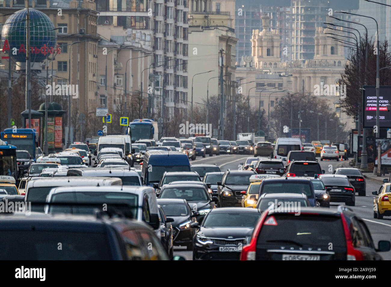 Traffic in Moscow, Russia Stock Photo - Alamy