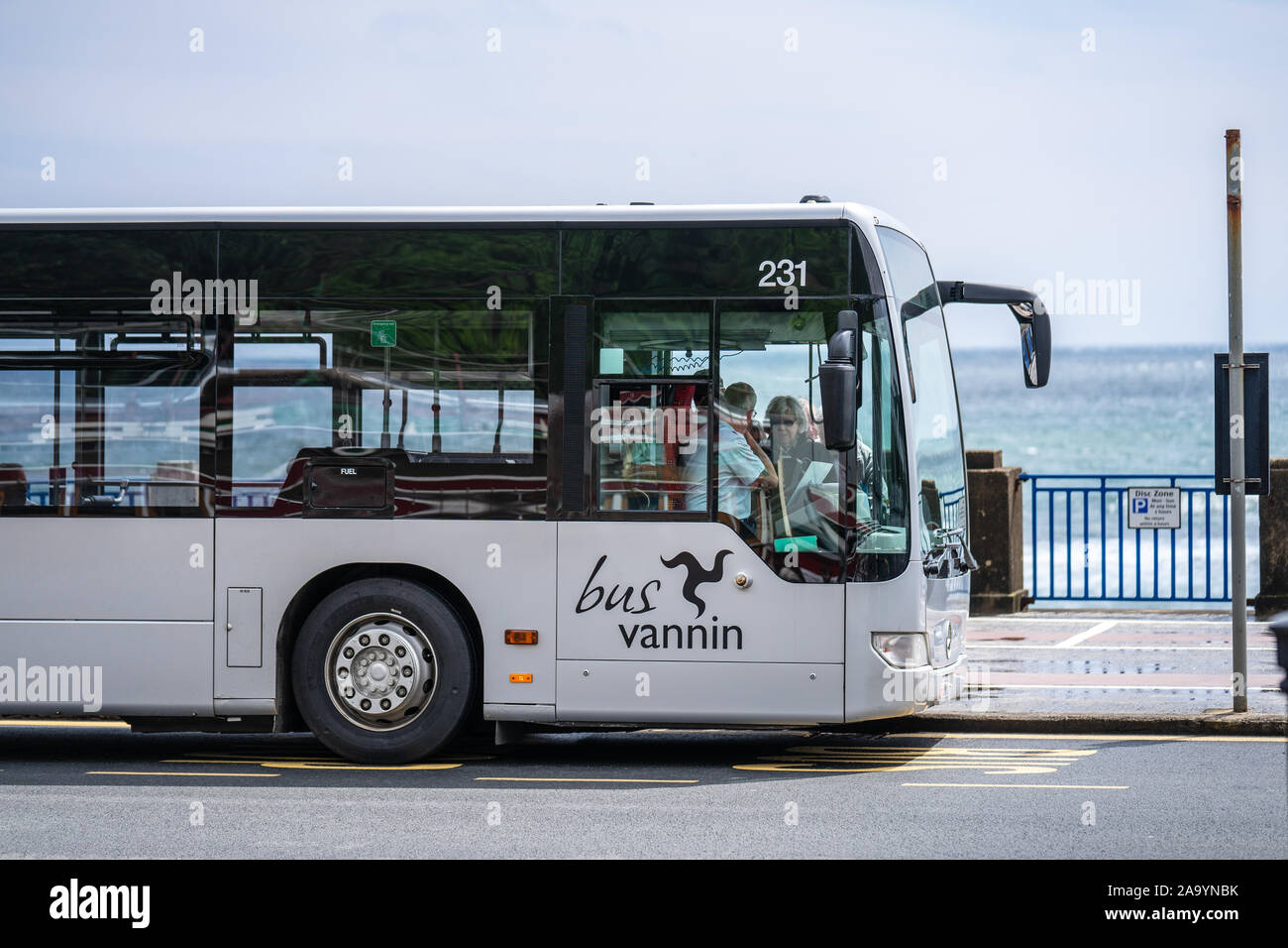 Airport bus service express shuttle hi-res stock photography and images ...