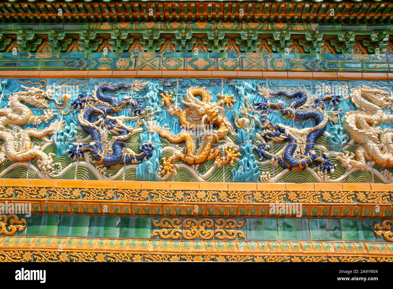 Dragon sculptures in china town at chicago illinois Stock Photo - Alamy