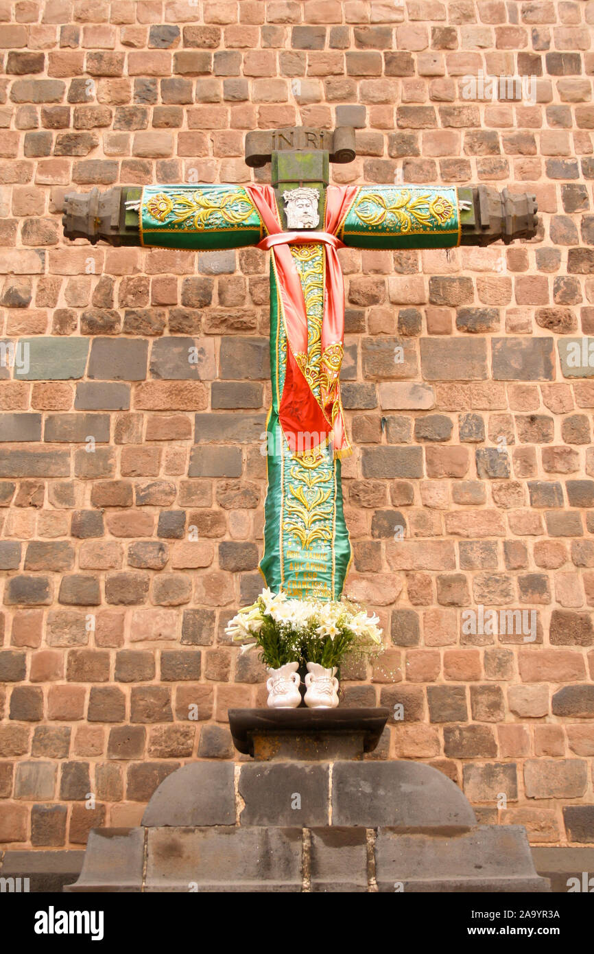 Cuzco cross hi-res stock photography and images - Alamy
