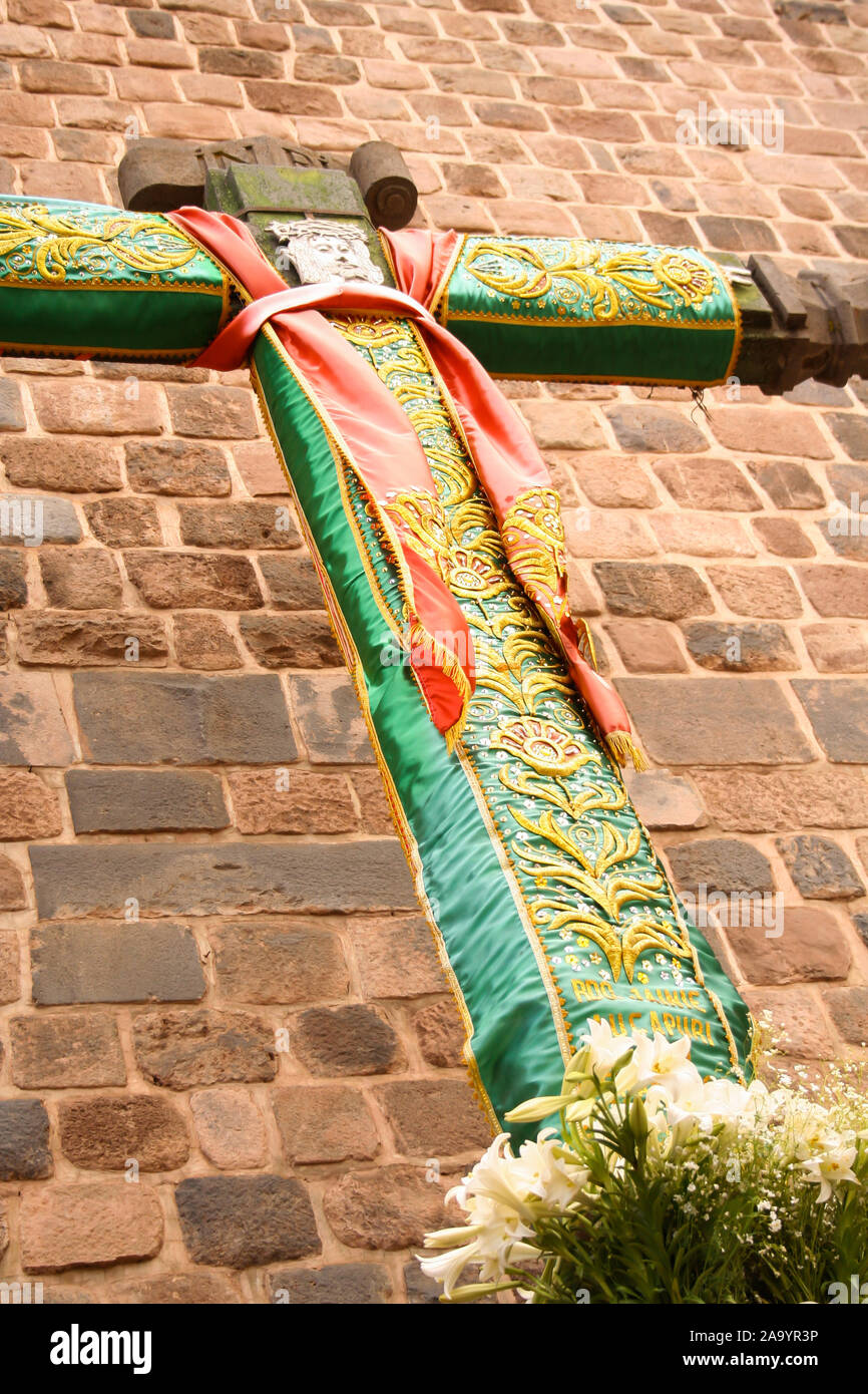 Traditional Christian cross in cuzco peru Stock Photo - Alamy