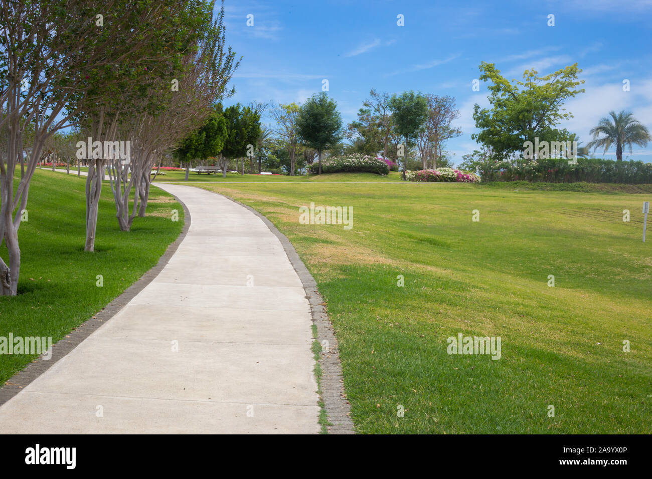 Road sun wide curve hi-res stock photography and images - Alamy
