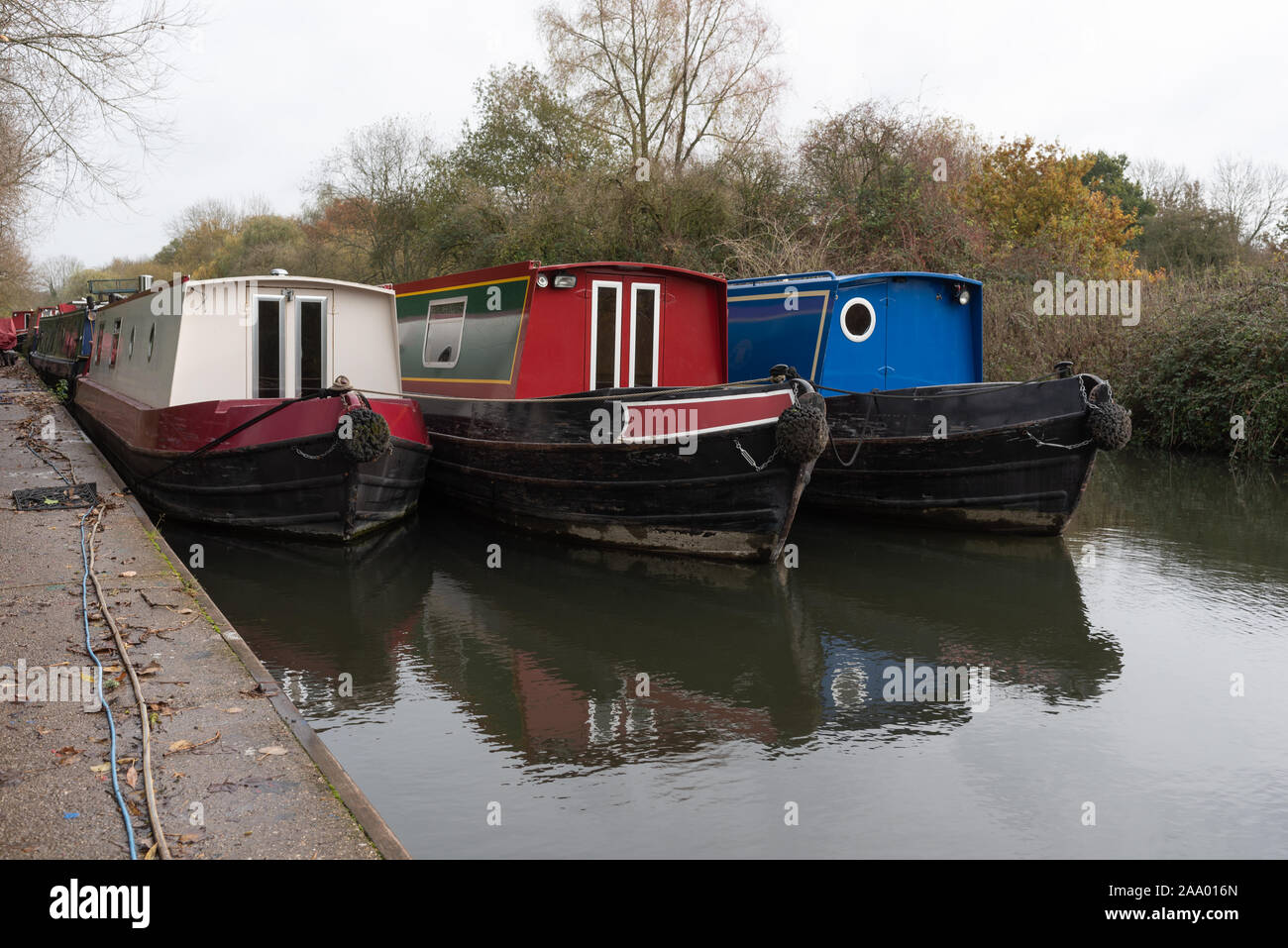 Green And Red Narrowboats High Resolution Stock Photography and Images ...