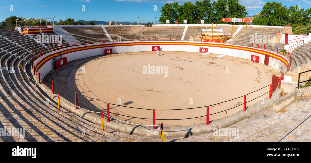 Bull fighting monument hi-res stock photography and images - Alamy