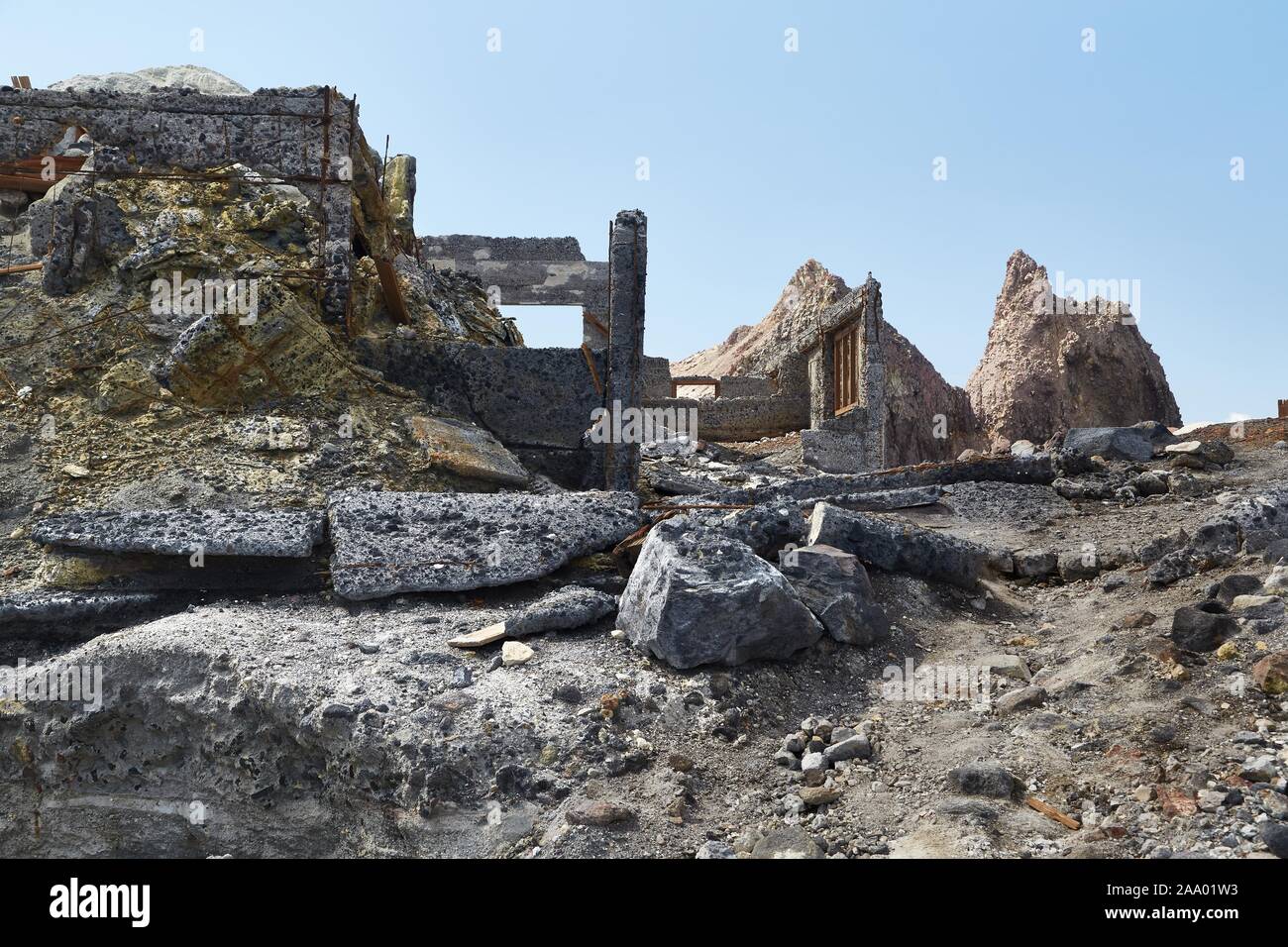 Old collapsed ruins Stock Photo - Alamy
