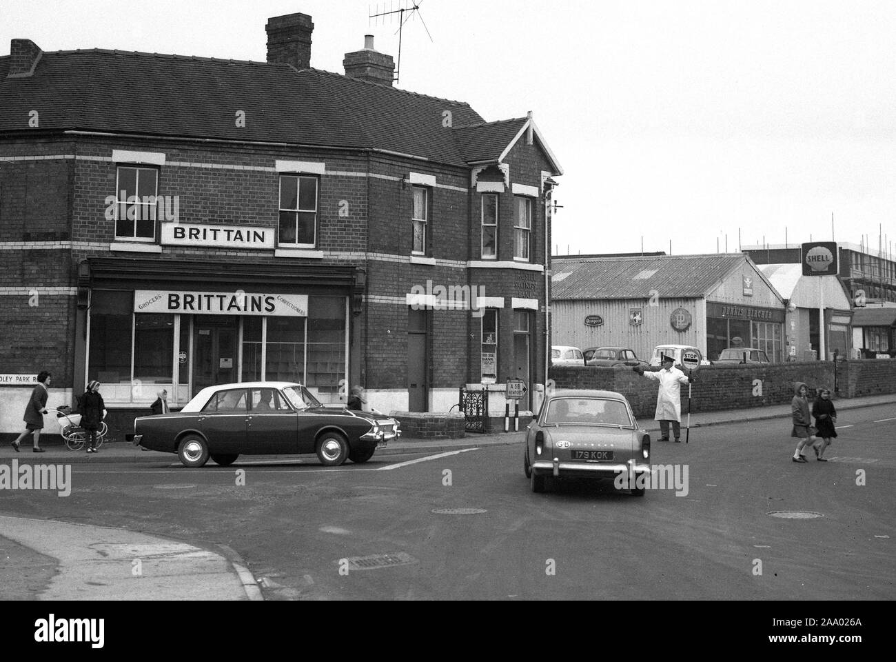 1960s street britain hi-res stock photography and images - Alamy