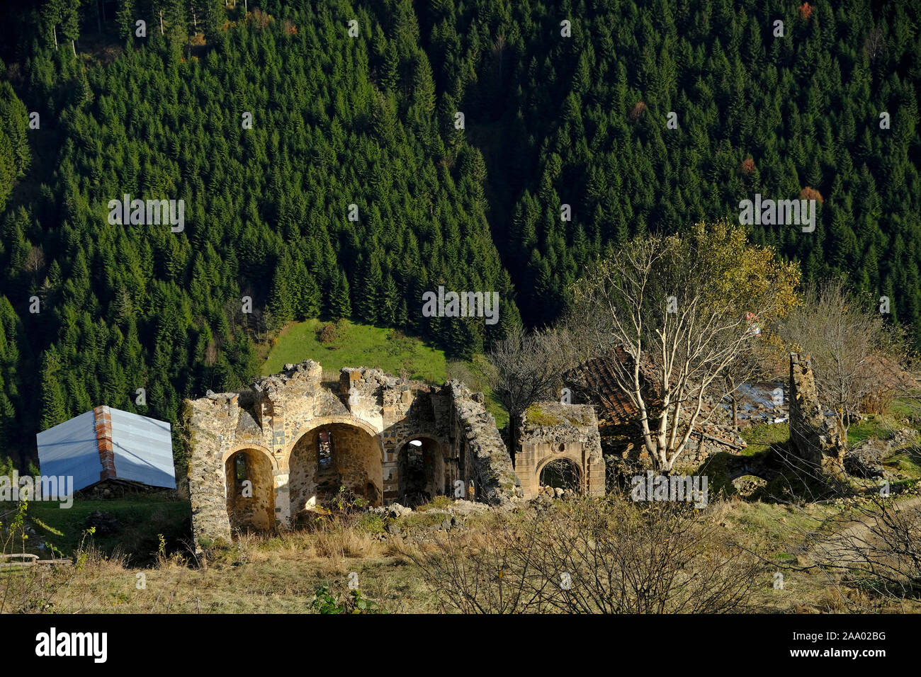 Kilise harabesi hi-res stock photography and images - Alamy