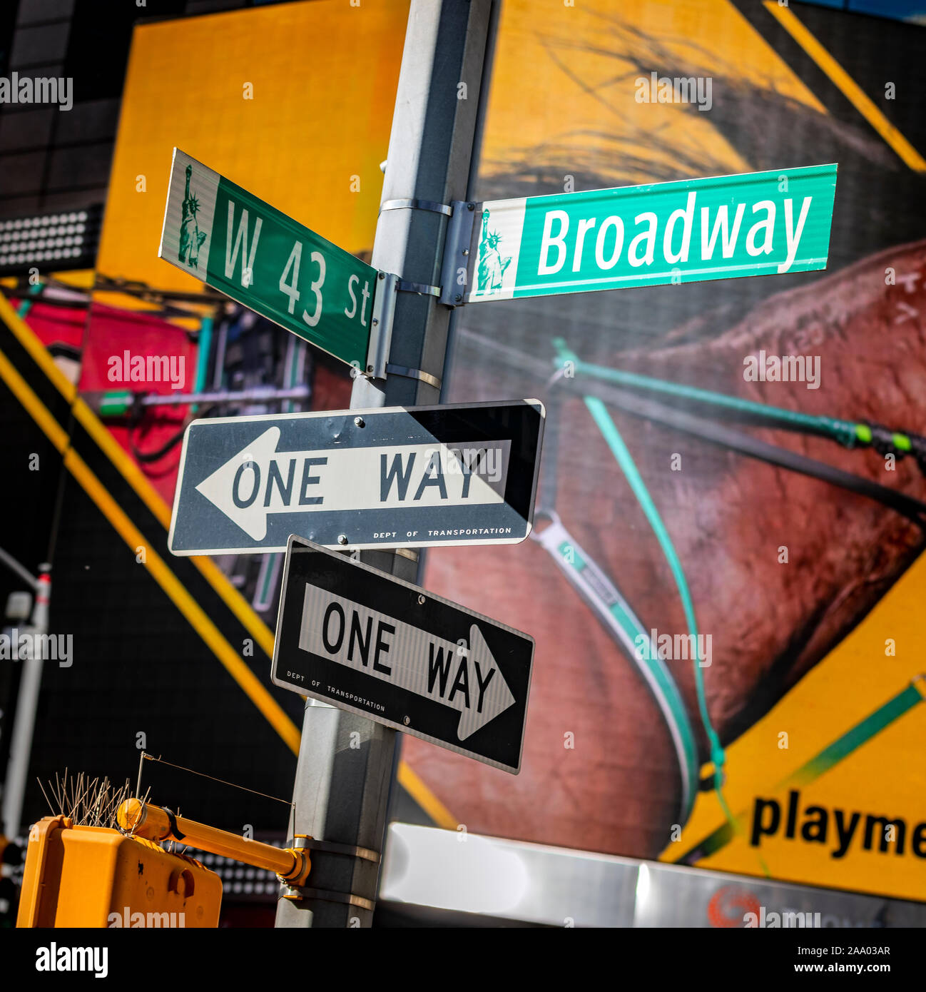 New york road signs hi-res stock photography and images - Alamy