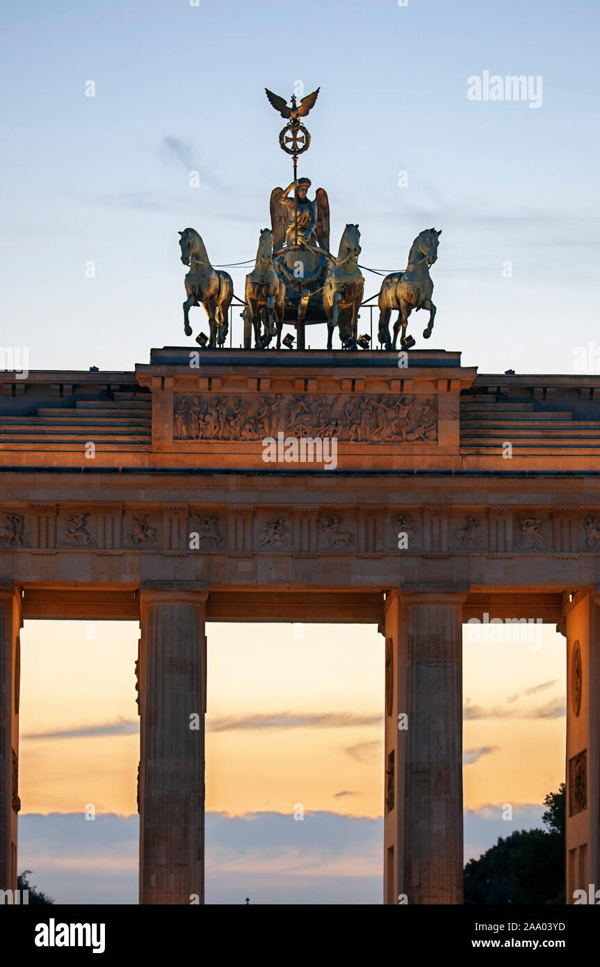 Brandenburger Tor - commissioned by Friedrich Wilhelm ll to represent ...