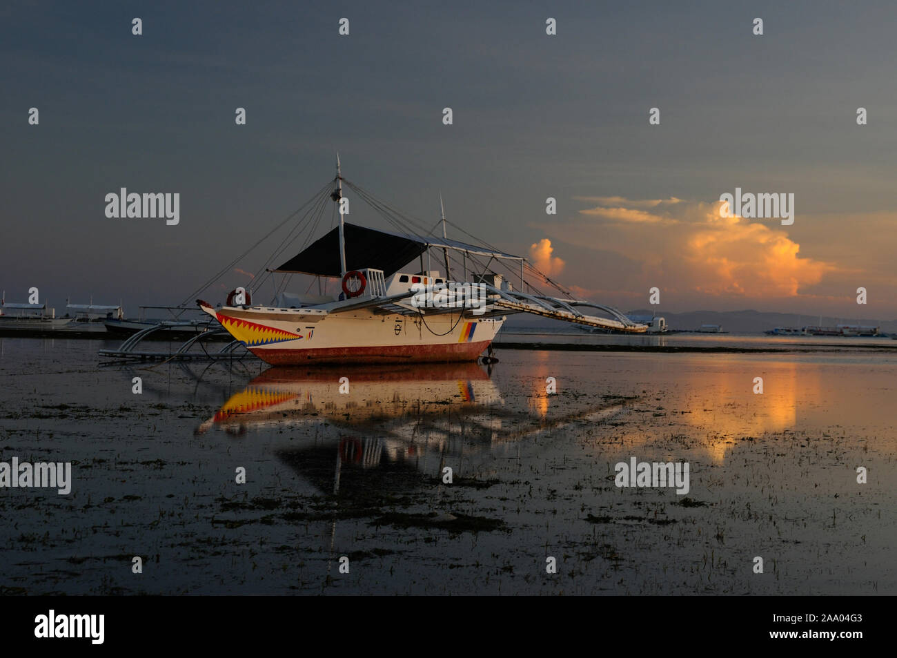 Cloud and the boat hi-res stock photography and images - Alamy