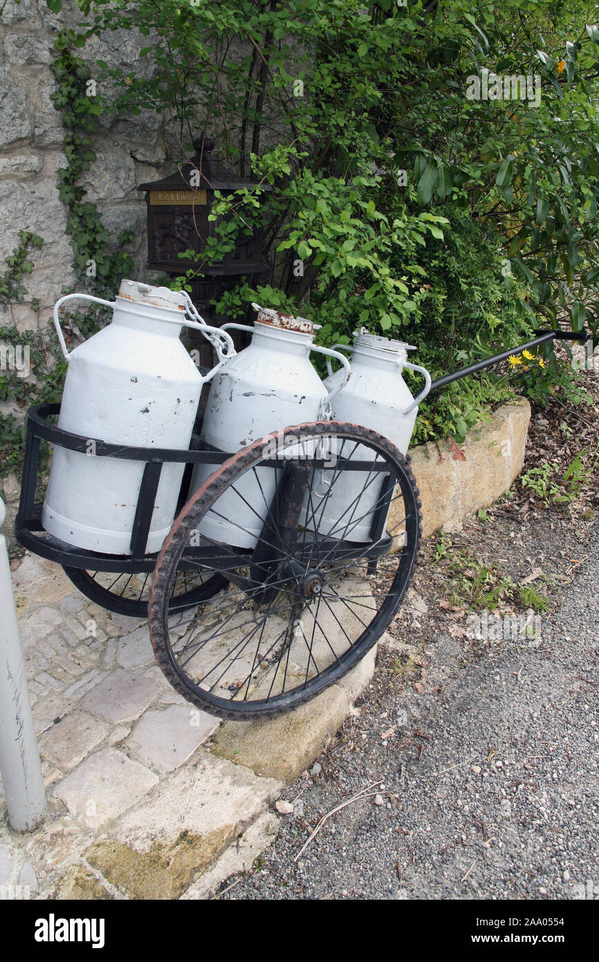 Milk cart hi-res stock photography and images - Alamy