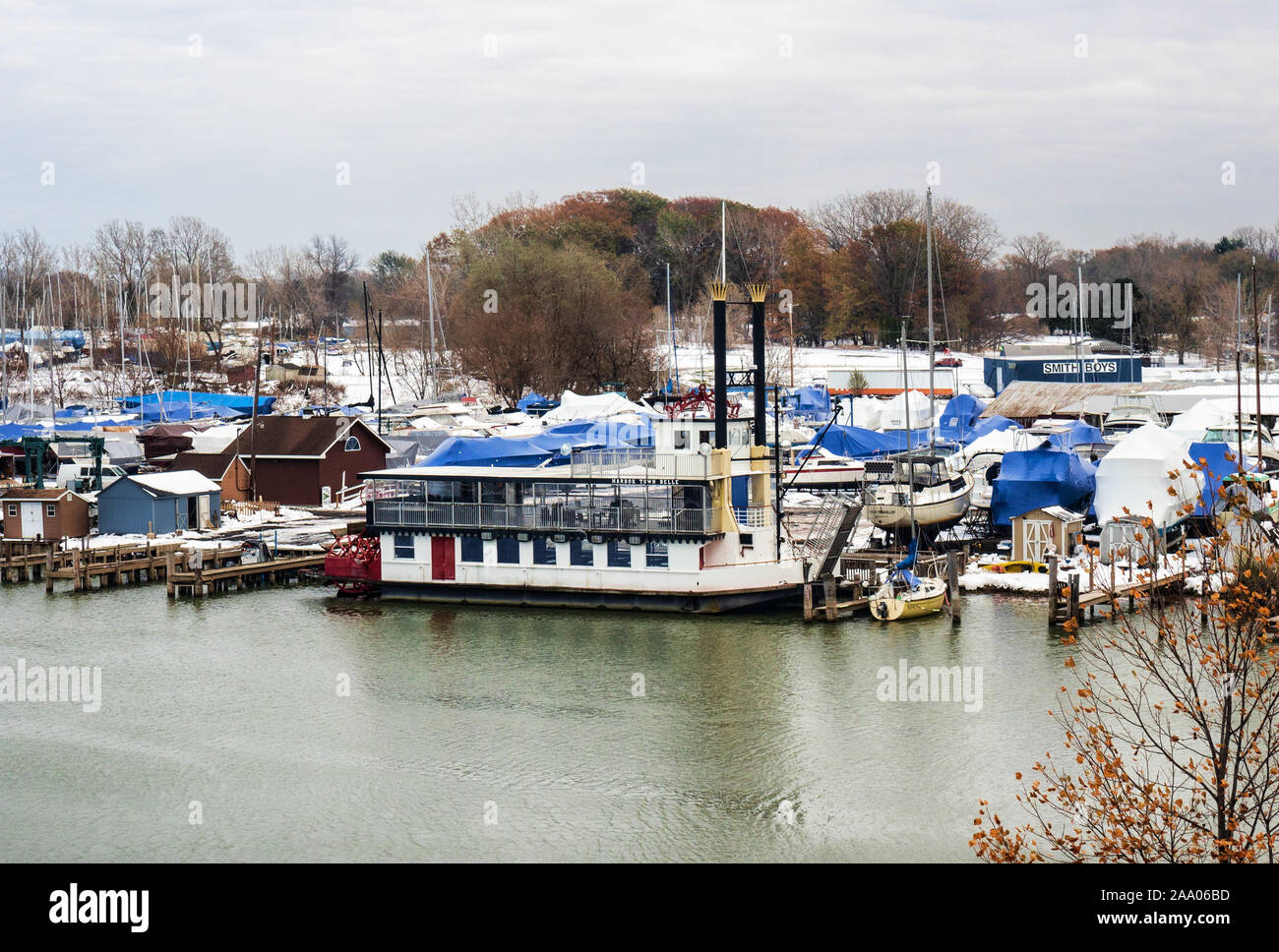 Old fashioned riverboat hi-res stock photography and images - Alamy