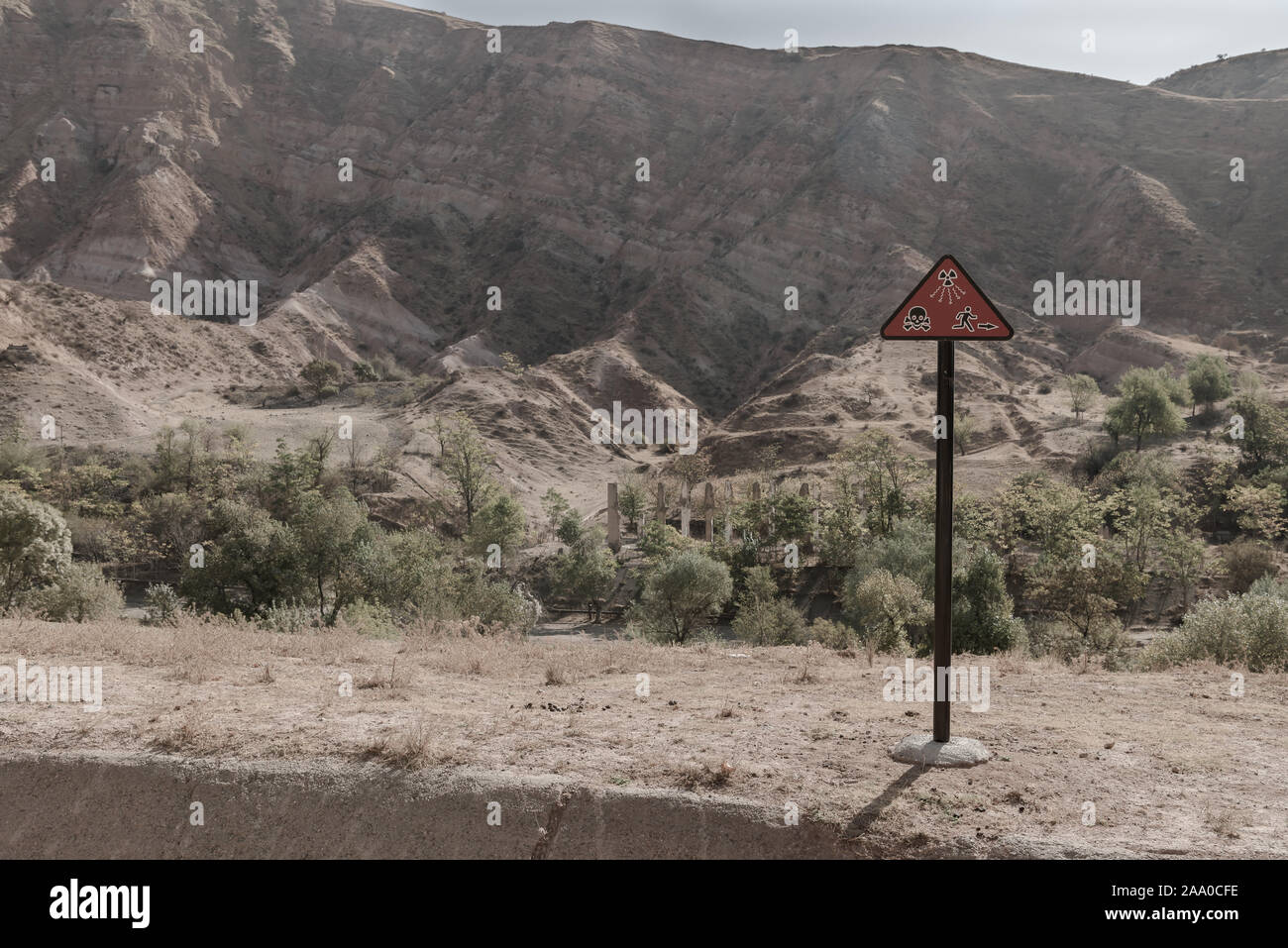 Sign warning about uranium mine hi-res stock photography and images - Alamy