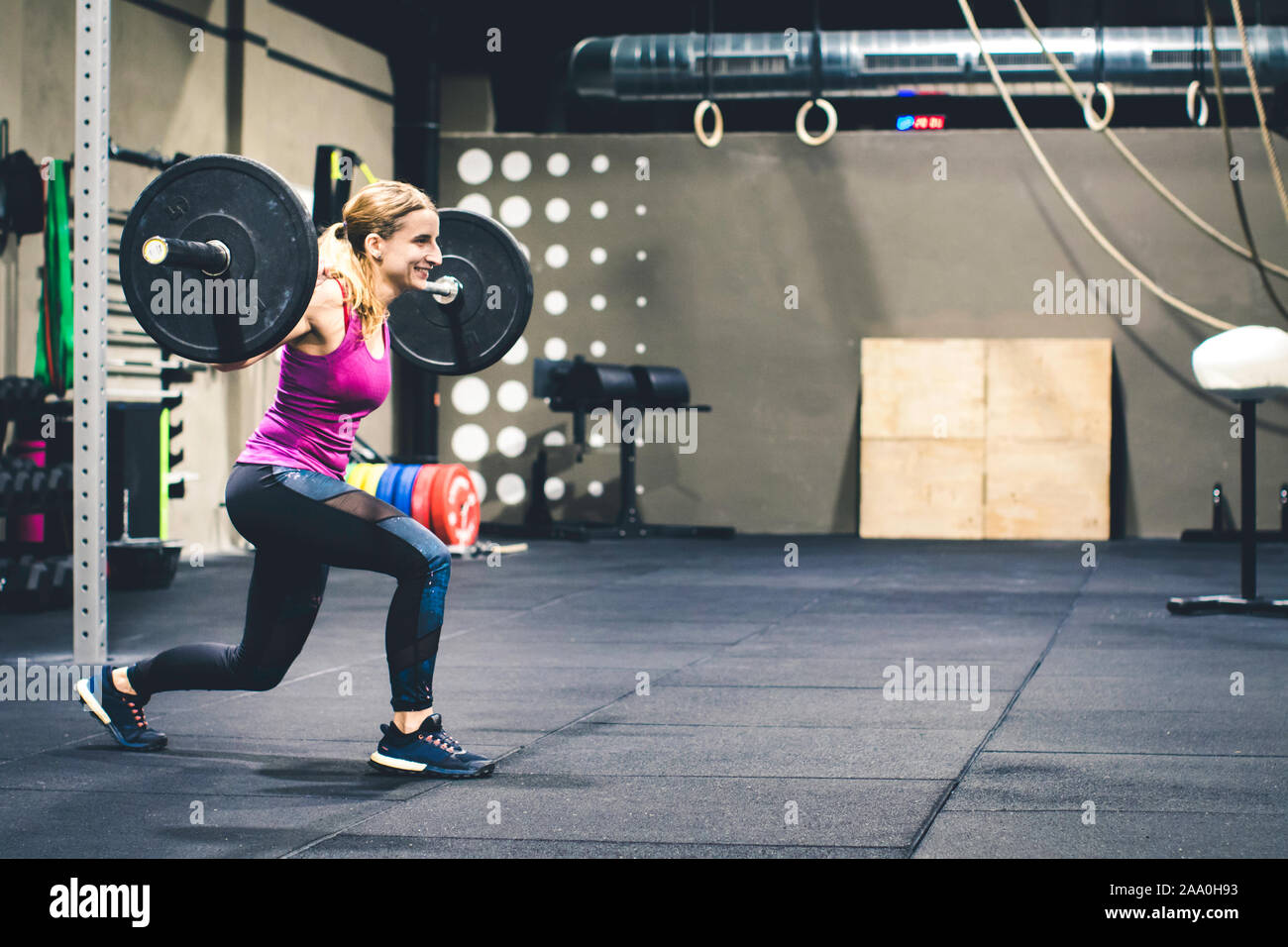 Lifting weights hi-res stock photography and images - Alamy