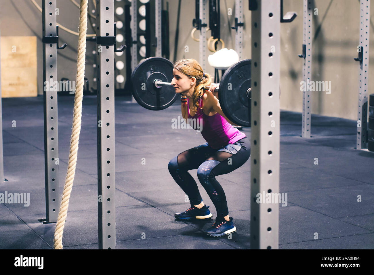 Female weights hi-res stock photography and images - Alamy