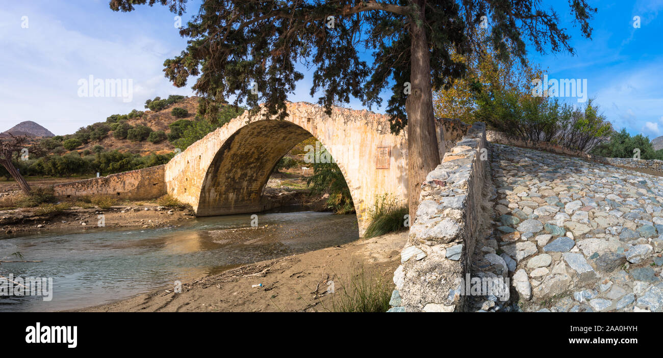 Historical stone arch bridge hi-res stock photography and images - Alamy
