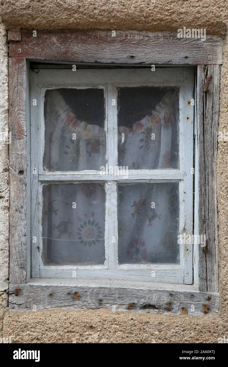 Shabby curtain hi-res stock photography and images - Alamy