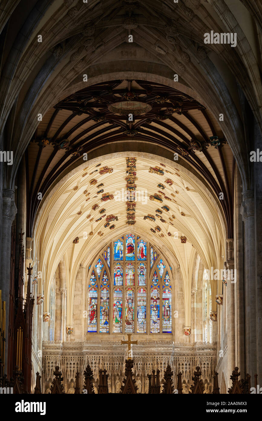 Winchester cathedral window hi-res stock photography and images - Alamy