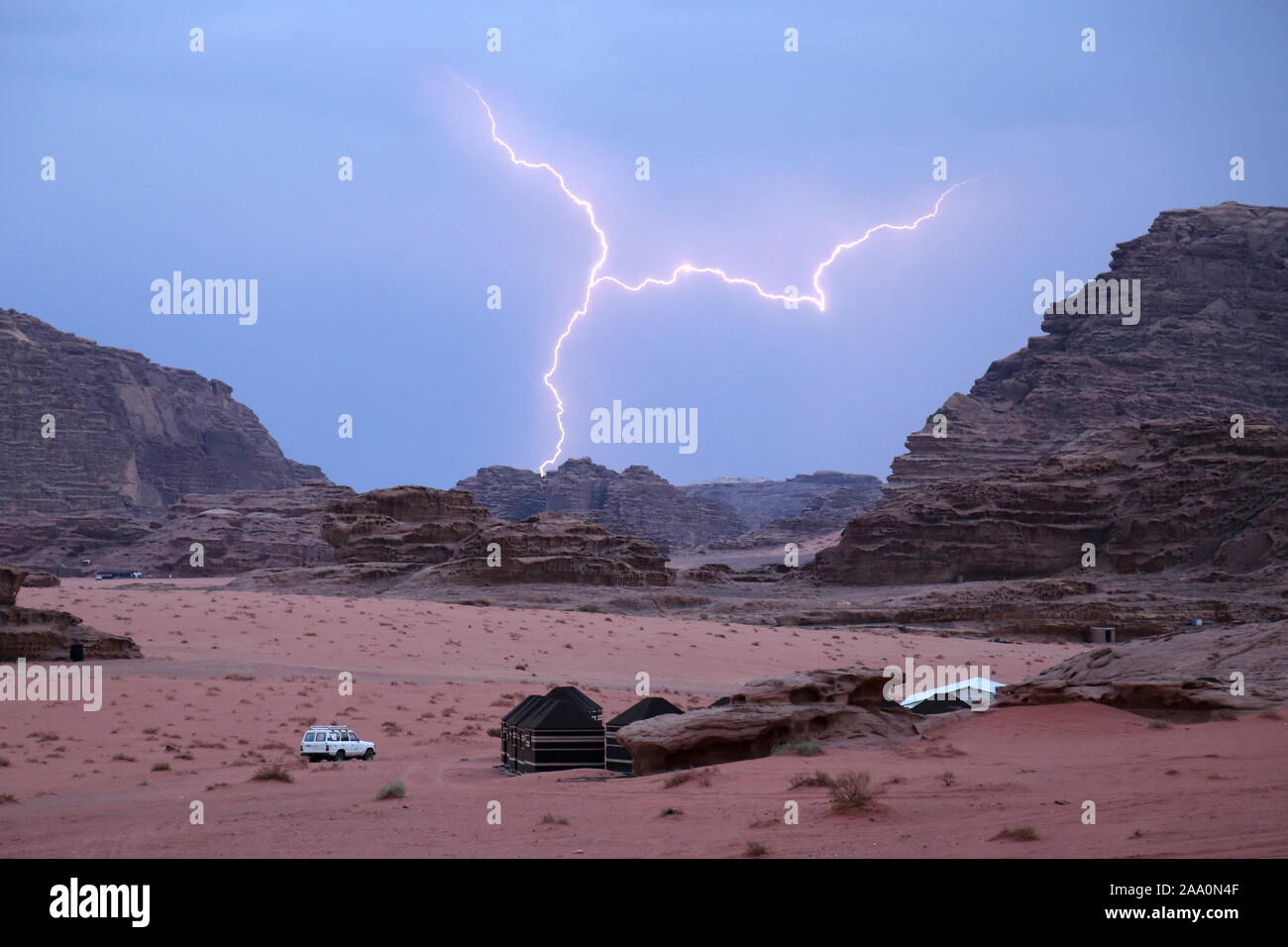 Desert lightning storm hi-res stock photography and images - Alamy