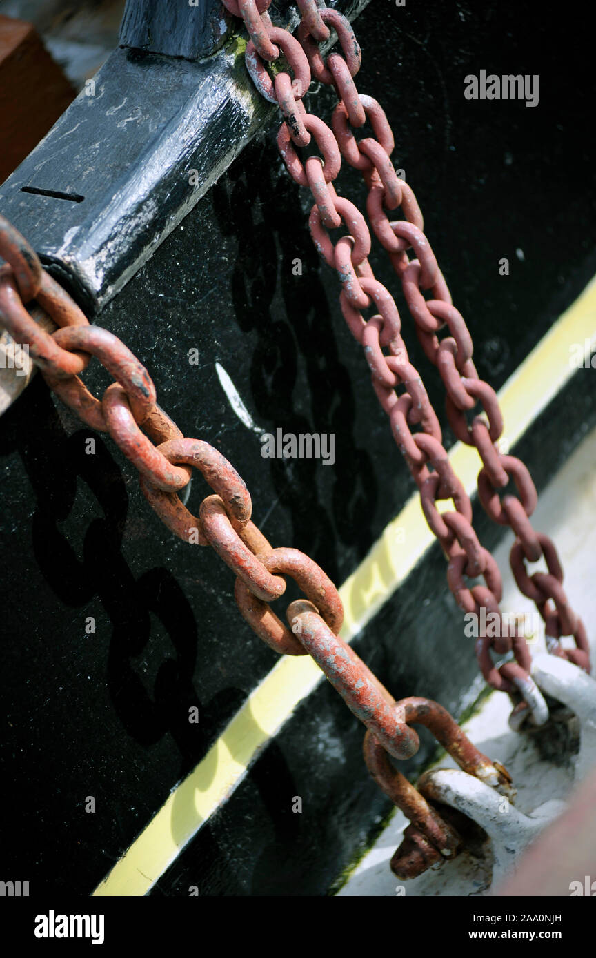 rigging chains on thames sailling barge maldon essex GB Stock Photo - Alamy