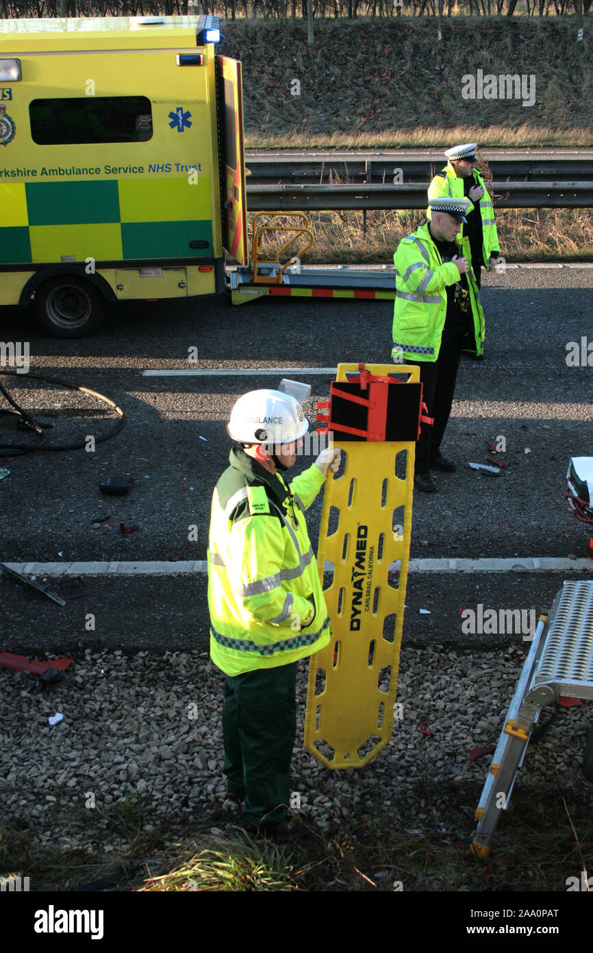 Ambulance crew hi-res stock photography and images - Alamy