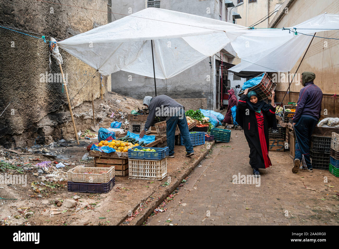Fez marketplace old city hi-res stock photography and images - Alamy