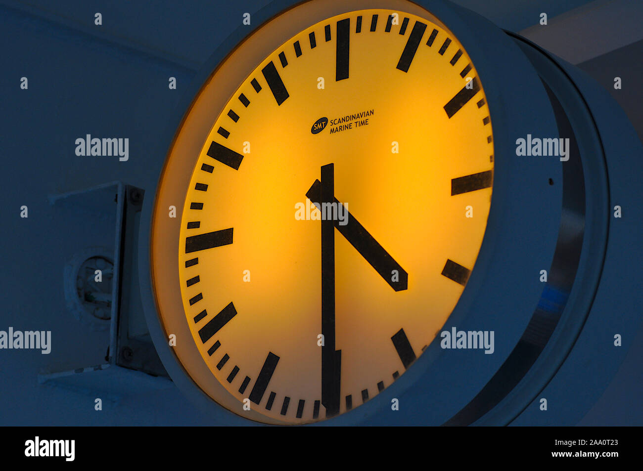 Large clock face hi-res stock photography and images - Alamy