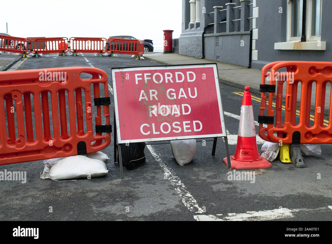 Welsh road signs hi-res stock photography and images - Alamy