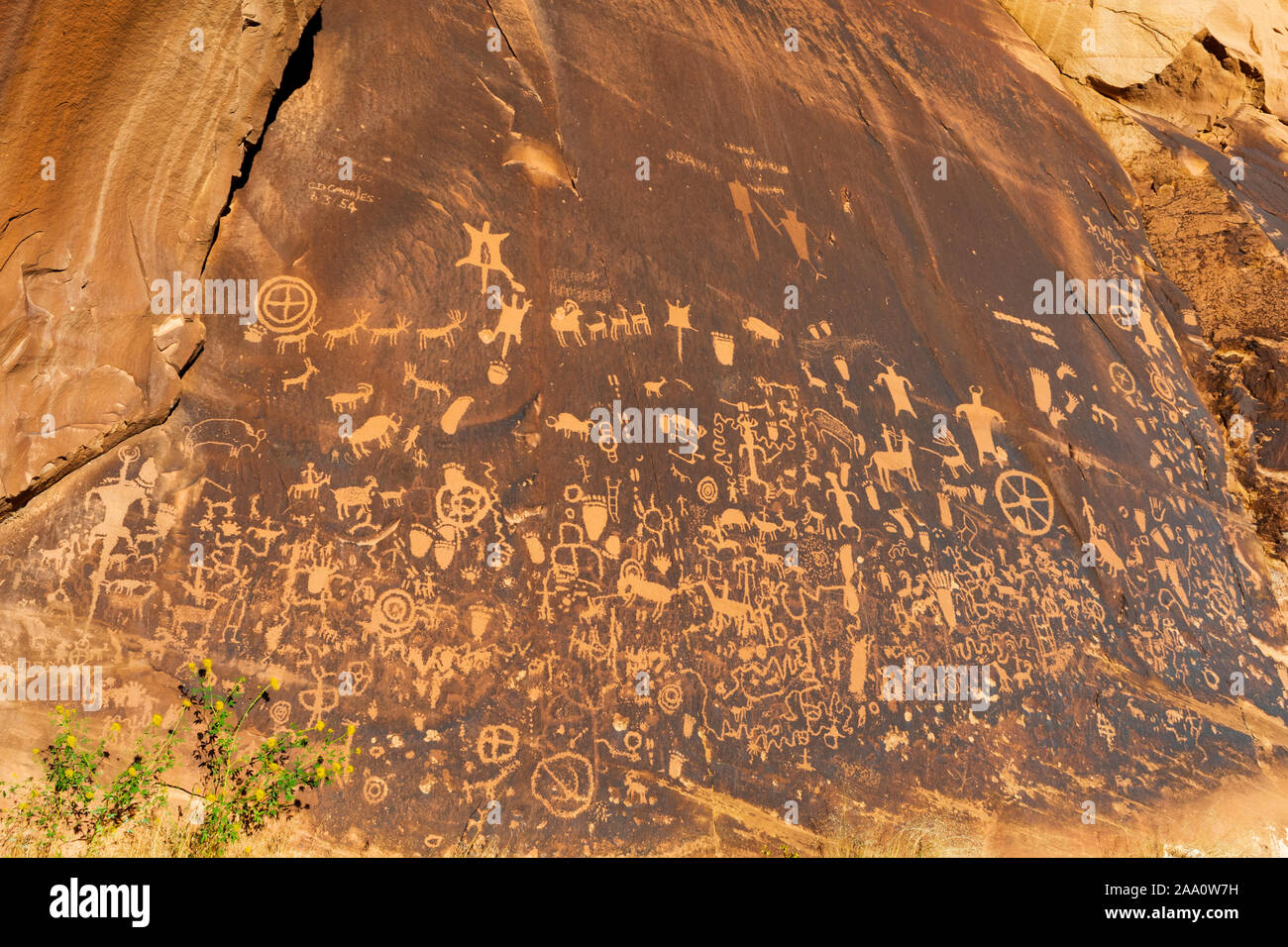 Newspaper Rock Petroglyphs, Canyonlands, Utah Stock Photo - Alamy