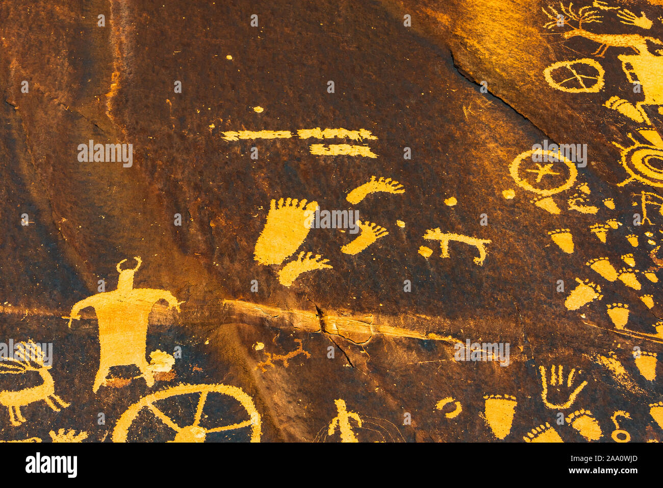 Newspaper Rock Petroglyphs, Canyonlands, Utah Stock Photo - Alamy