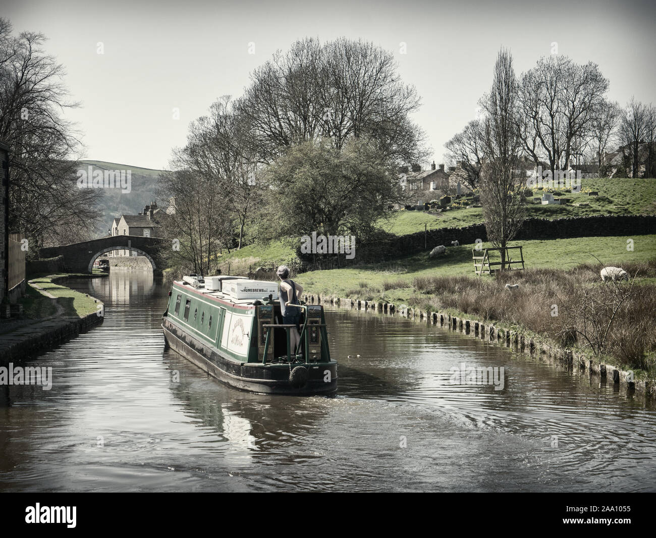 Kildwick on the Leeds and Liverpool Canal Stock Photo - Alamy