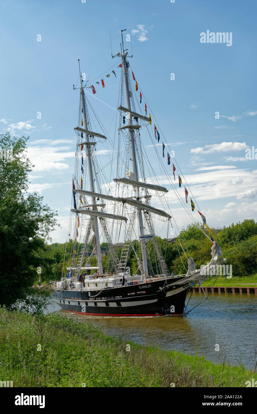 Gloucester sharpness canal hi-res stock photography and images - Alamy