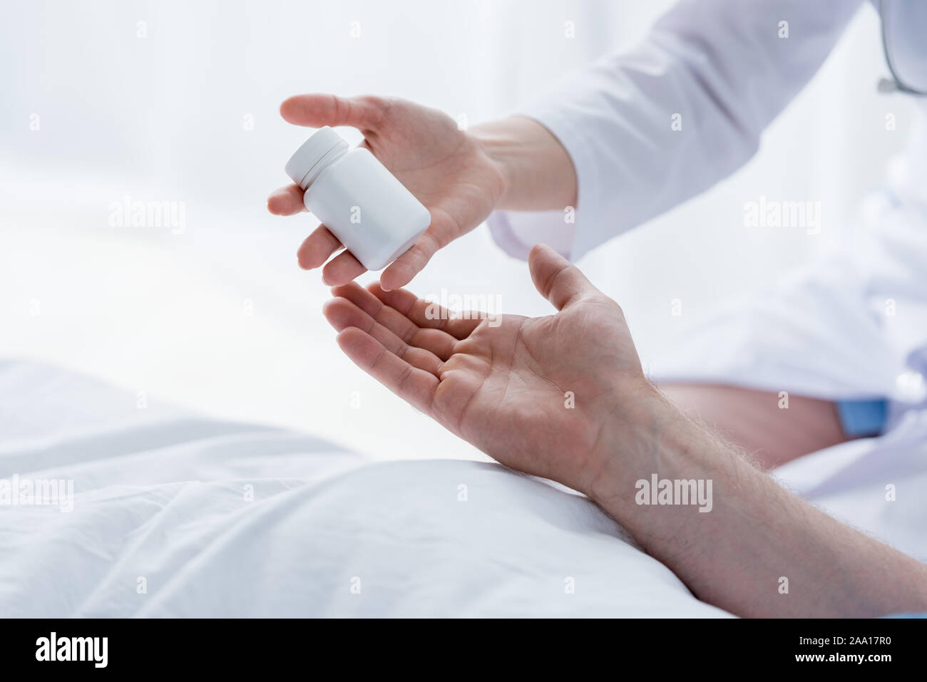 Doctor giving bottle pills patient hi-res stock photography and images ...
