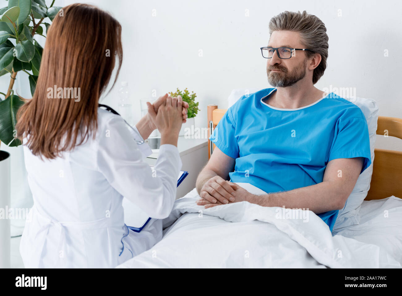 Back view patient man hospital bed hi-res stock photography and images ...