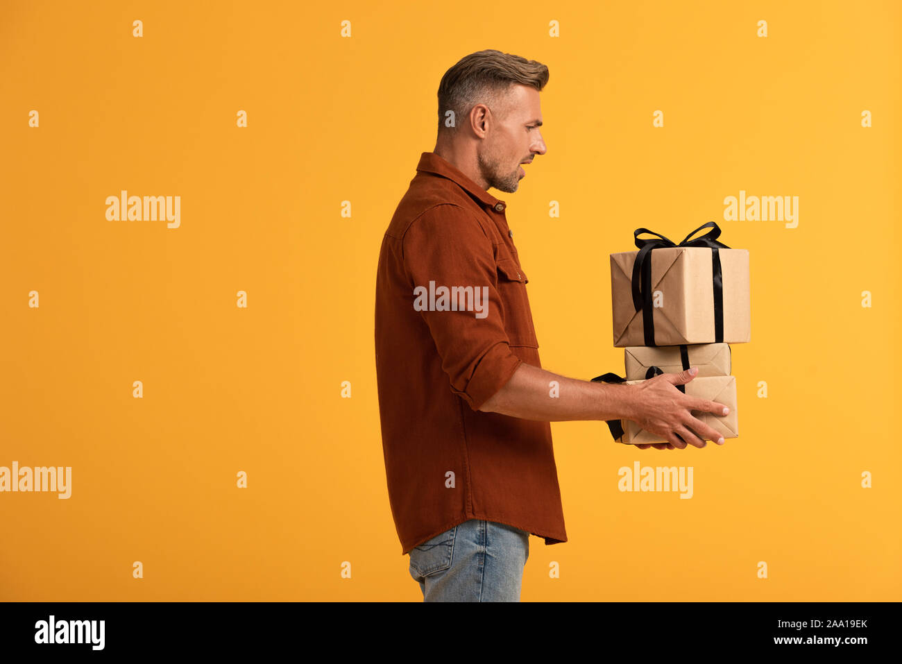 Man surprised side view hi-res stock photography and images - Alamy