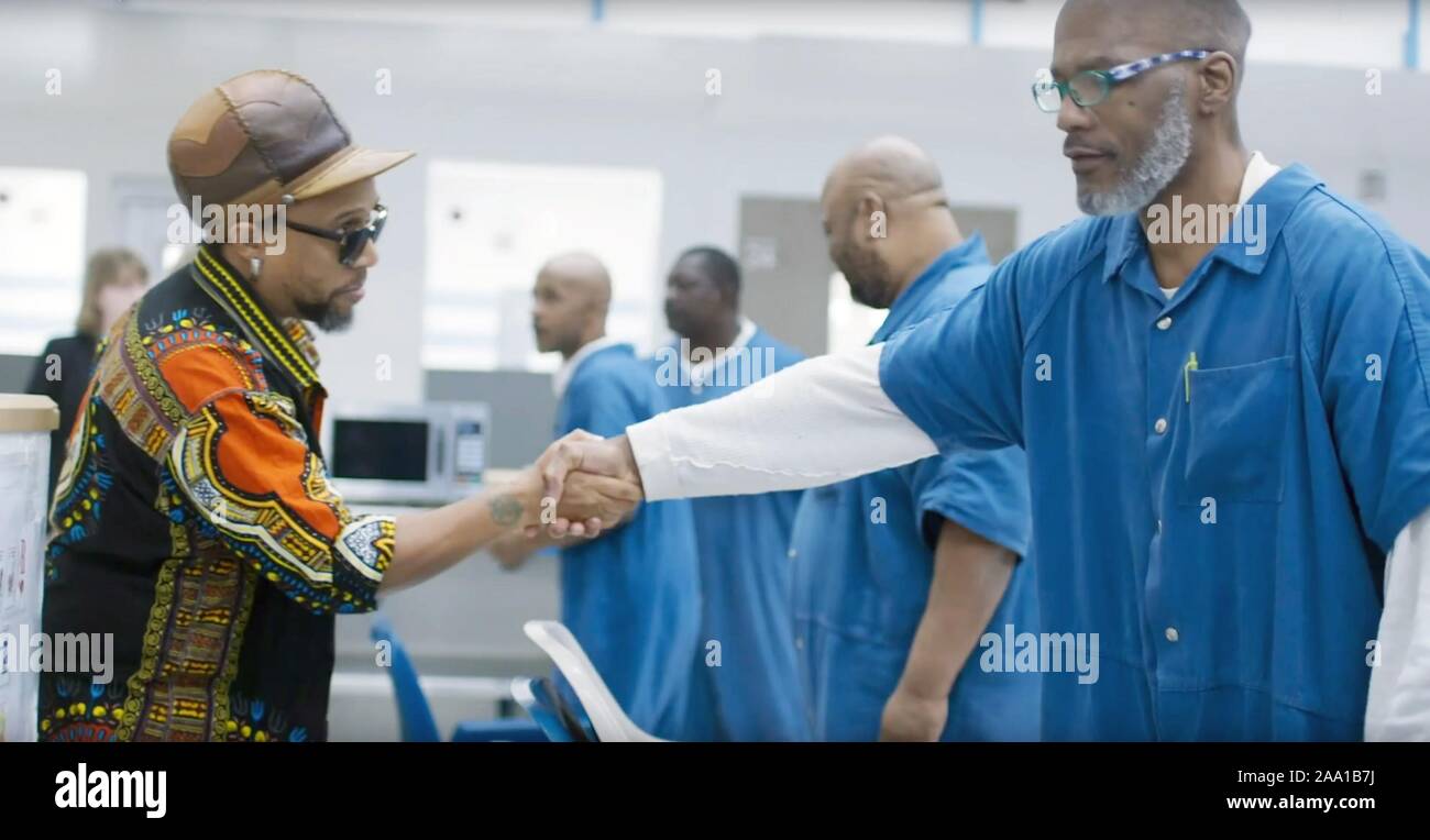 16 BARS, (aka SIXTEEN BARS), Speech Thomas (left) with inmates at the ...