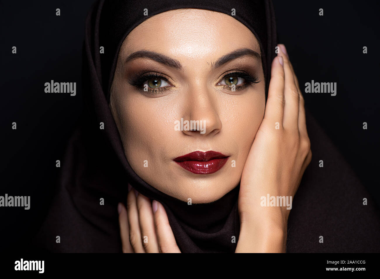 Eyes arabic muslim woman in hi-res stock photography and images - Alamy
