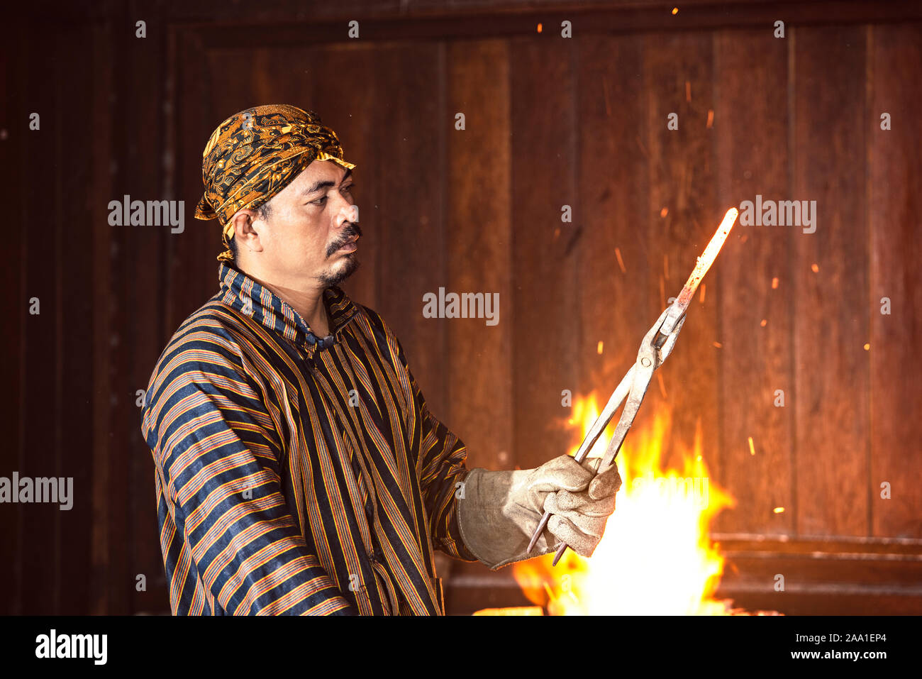 Asian blacksmith working in metal hi-res stock photography and images ...